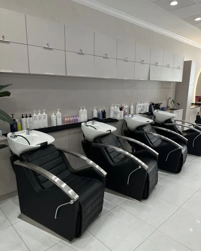 Boni and Fina – Beauty Salon